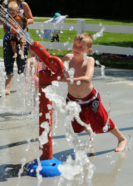 Top of Utah cities see splash pads as a cheap alternative to pools ...
